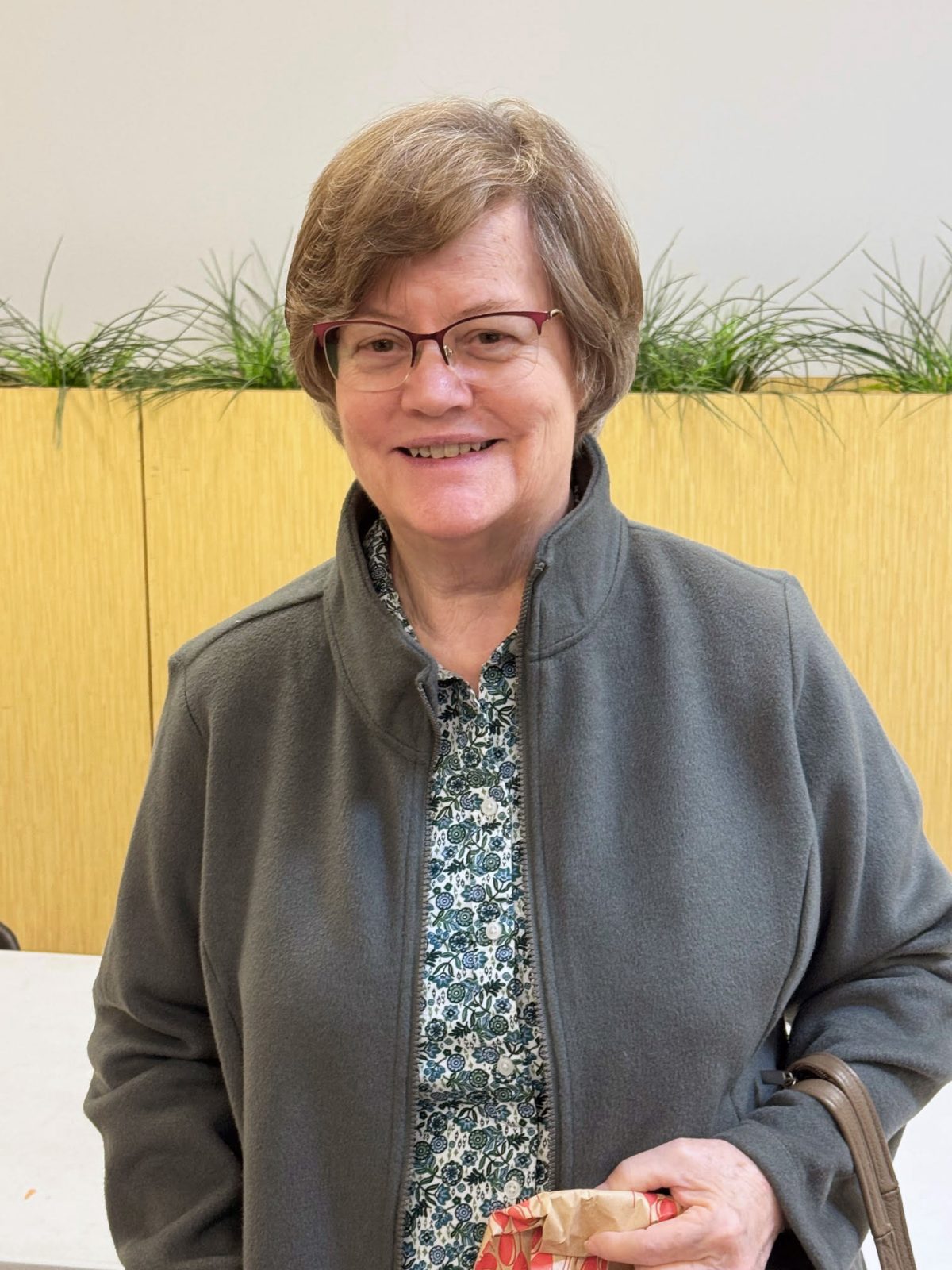 Design a Glass Cheese Plate - The Holland Center